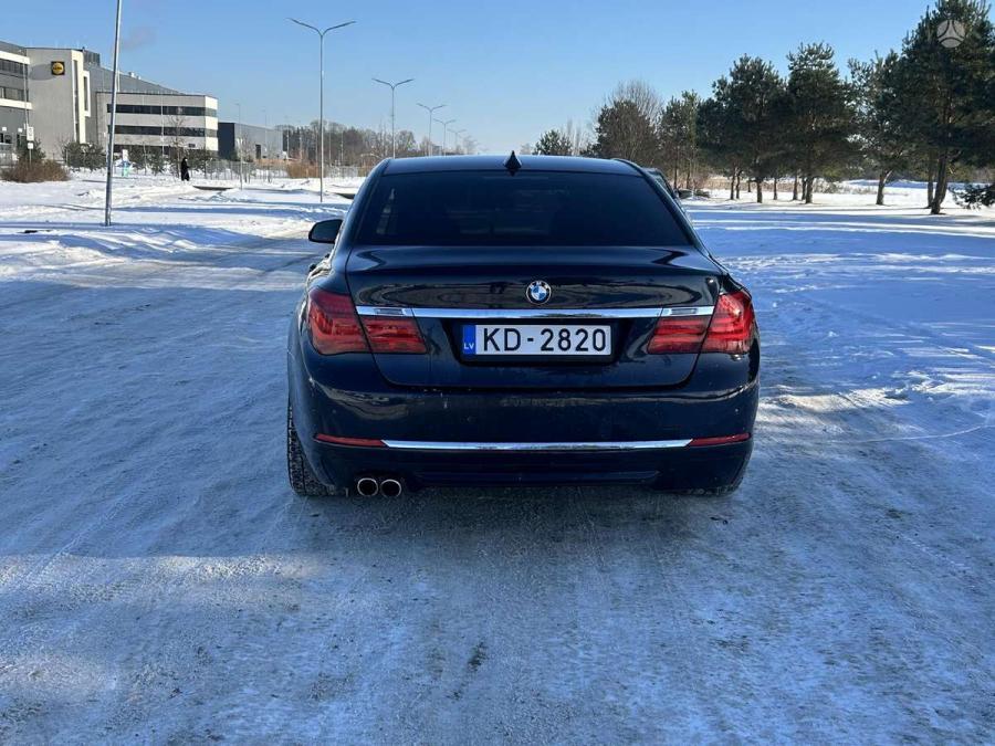 Blue BMW 730 2013 in Riga, with an engine capacity of 3.00 L and mileage of 320 thousand km for 14300 €, photo 9 on AUTOMOTO.COM.LV