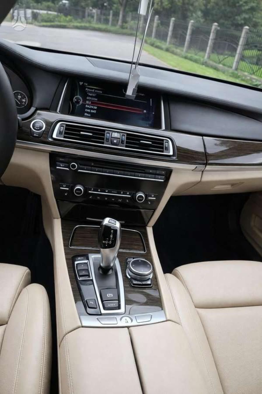 Blue BMW 730 2013 in Riga, with an engine capacity of 3.00 L and mileage of 320 thousand km for 14300 €, photo 12 on AUTOMOTO.COM.LV