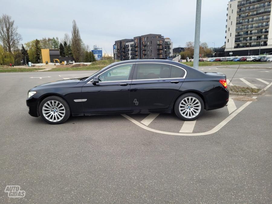 Blue BMW 730 2013 in Vilnius, with an engine capacity of 3.00 L and mileage of 180 thousand km for 15500 €, photo 3 on AUTOMOTO.COM.LV