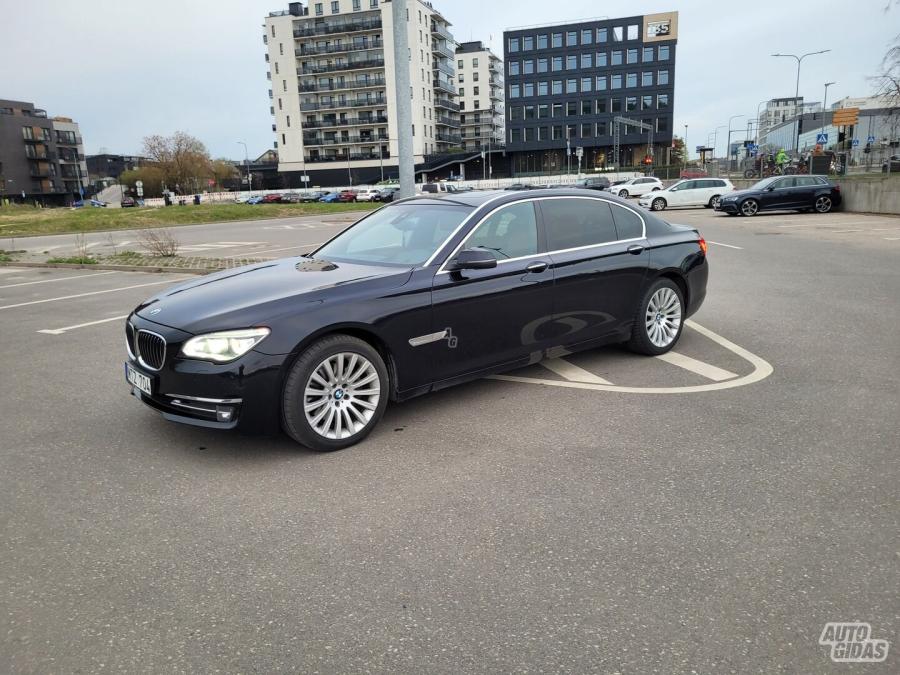 Blue BMW 730 2013 in Vilnius, with an engine capacity of 3.00 L and mileage of 180 thousand km for 15500 €, photo 7 on AUTOMOTO.COM.LV