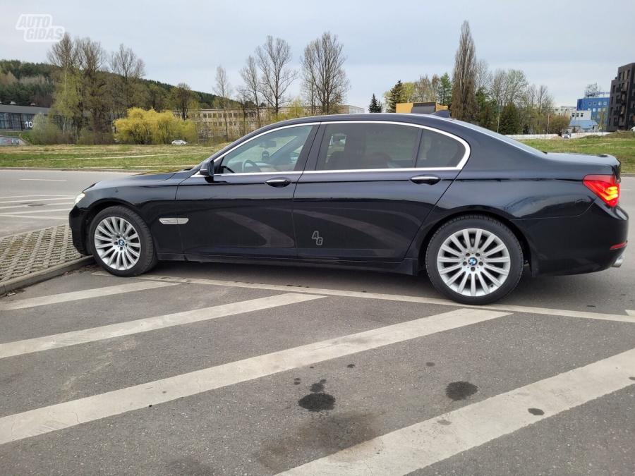 Blue BMW 730 2013 in Vilnius, with an engine capacity of 3.00 L and mileage of 180 thousand km for 15500 €, photo 9 on AUTOMOTO.COM.LV