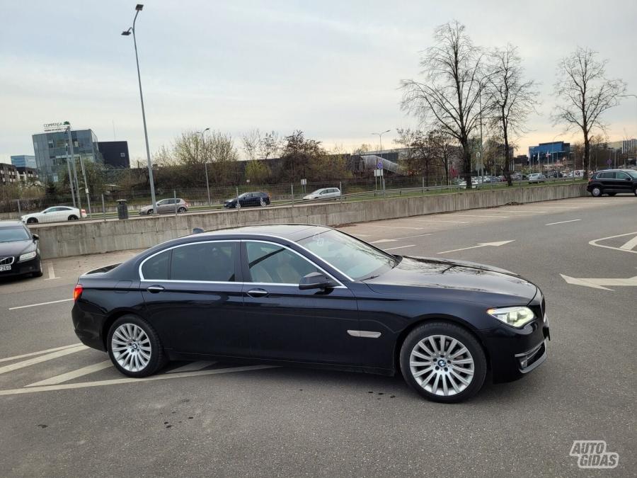 Blue BMW 730 2013 in Vilnius, with an engine capacity of 3.00 L and mileage of 180 thousand km for 15500 €, photo 10 on AUTOMOTO.COM.LV