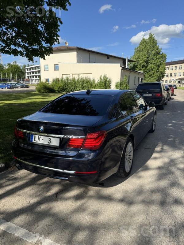 Blue BMW 730 2013 in Aizkraukle, with an engine capacity of 3.00 L and mileage of 0 thousand km for 9000 €, photo 2 on AUTOMOTO.COM.LV