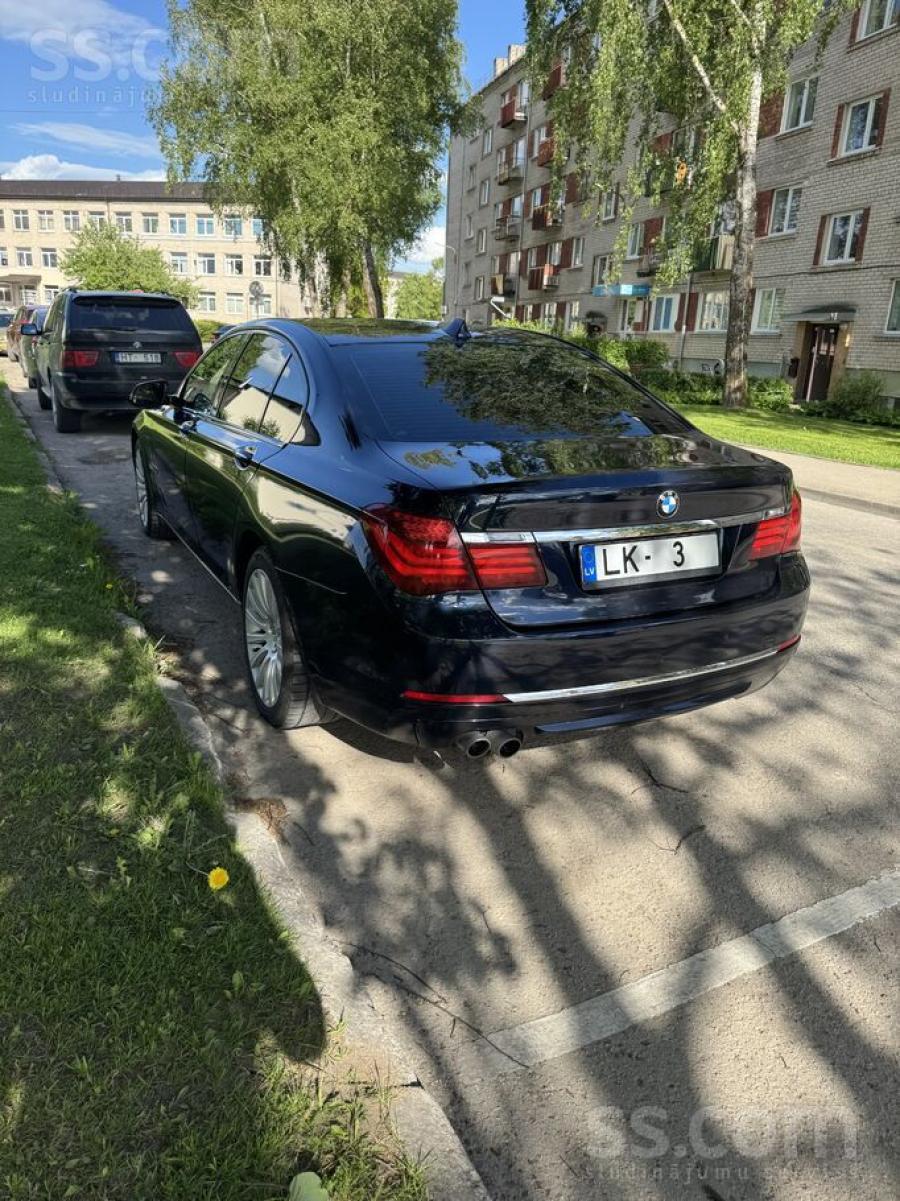 Zils BMW 730 2013 Aizkraukle, ar dzinēja tilpumu 3.00 L un nobraukumu 0 tūkst. km par 9000 €, foto 4 vietnē AUTOMOTO.COM.LV