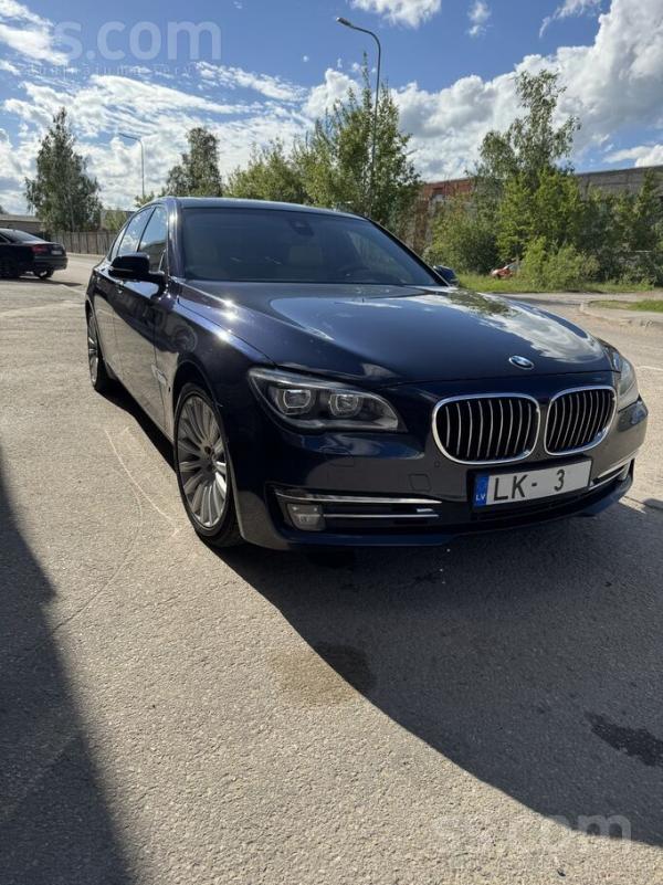 Blue BMW 730 2013 in Aizkraukle, with an engine capacity of 3.00 L and mileage of 0 thousand km for 9000 €, photo 4 on AUTOMOTO.COM.LV