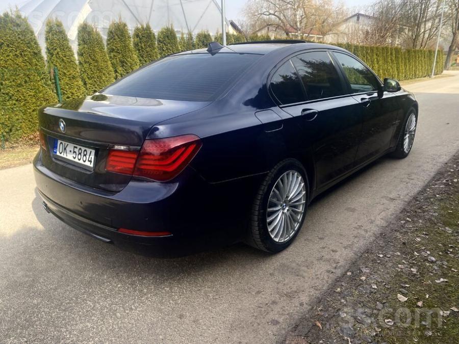 Blue BMW 730 2013 in Riga, with an engine capacity of 3.00 L and mileage of 0 thousand km for 12500 €, photo 4 on AUTOMOTO.COM.LV