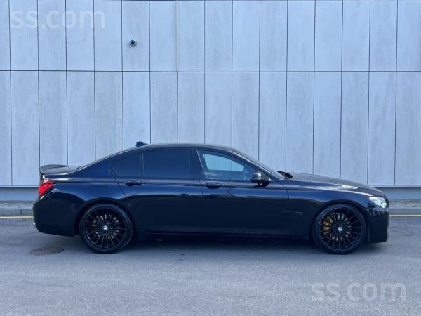 Blue BMW 730 2013 in Riga, with an engine capacity of 3.00 L and mileage of 220 thousand km for 14990 €, photo 2 on AUTOMOTO.COM.LV