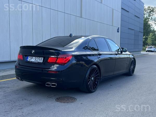 Blue BMW 730 2013 in Riga, with an engine capacity of 3.00 L and mileage of 220 thousand km for 14990 €, photo 3 on AUTOMOTO.COM.LV