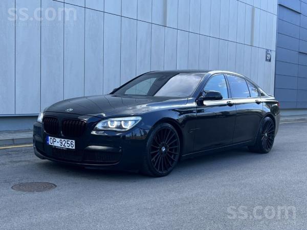 Blue BMW 730 2013 in Riga, with an engine capacity of 3.00 L and mileage of 220 thousand km for 14990 €, photo 5 on AUTOMOTO.COM.LV