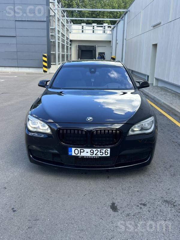 Blue BMW 730 2013 in Riga, with an engine capacity of 3.00 L and mileage of 220 thousand km for 14990 €, photo 8 on AUTOMOTO.COM.LV