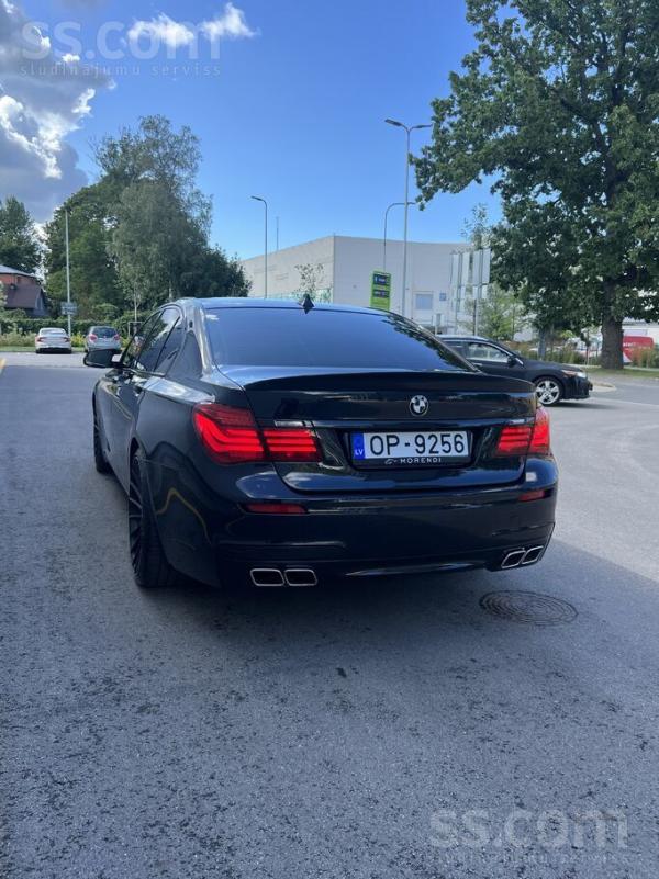 Blue BMW 730 2013 in Riga, with an engine capacity of 3.00 L and mileage of 220 thousand km for 14990 €, photo 9 on AUTOMOTO.COM.LV