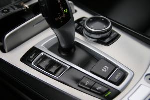 Blue BMW 730 2014 in Riga, with an engine capacity of 3.00 L and mileage of 245 thousand km for 16490 €, photo 4 on AUTOMOTO.COM.LV