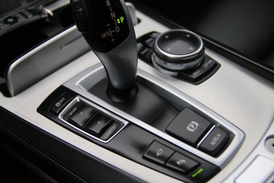Blue BMW 730 2014 in Riga, with an engine capacity of 3.00 L and mileage of 245 thousand km for 16490 €, photo 4 on AUTOMOTO.COM.LV