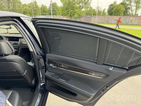 Blue BMW 730 2014 in Liepaja, with an engine capacity of 3.00 L and mileage of 225 thousand km for 14999 €, photo 9 on AUTOMOTO.COM.LV