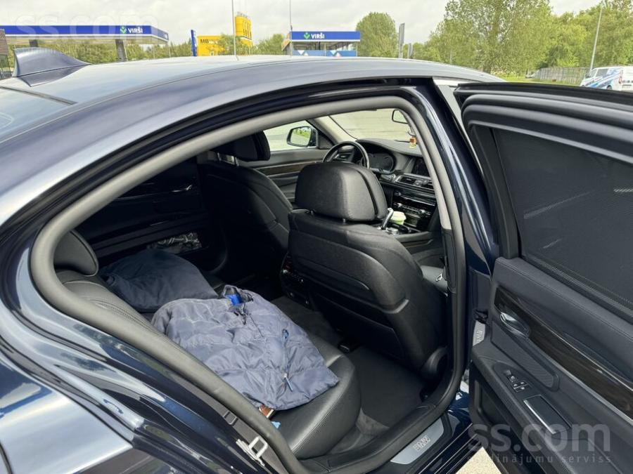 Zils BMW 730 2014 Liepāja, ar dzinēja tilpumu 3.00 L un nobraukumu 225 tūkst. km par 14999 €, foto 9 vietnē AUTOMOTO.COM.LV