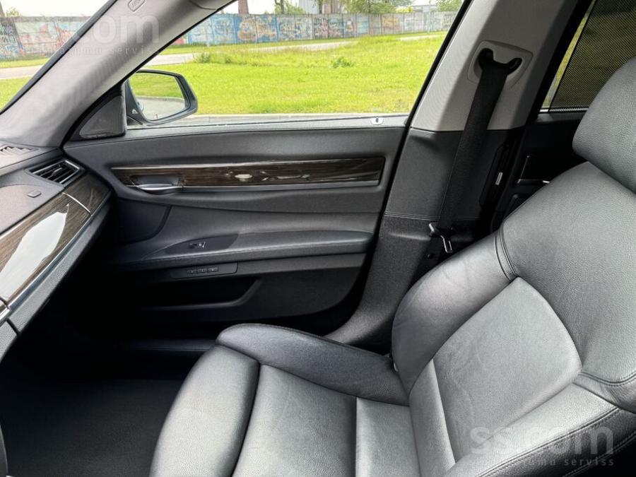 Zils BMW 730 2014 Liepāja, ar dzinēja tilpumu 3.00 L un nobraukumu 225 tūkst. km par 14999 €, foto 16 vietnē AUTOMOTO.COM.LV