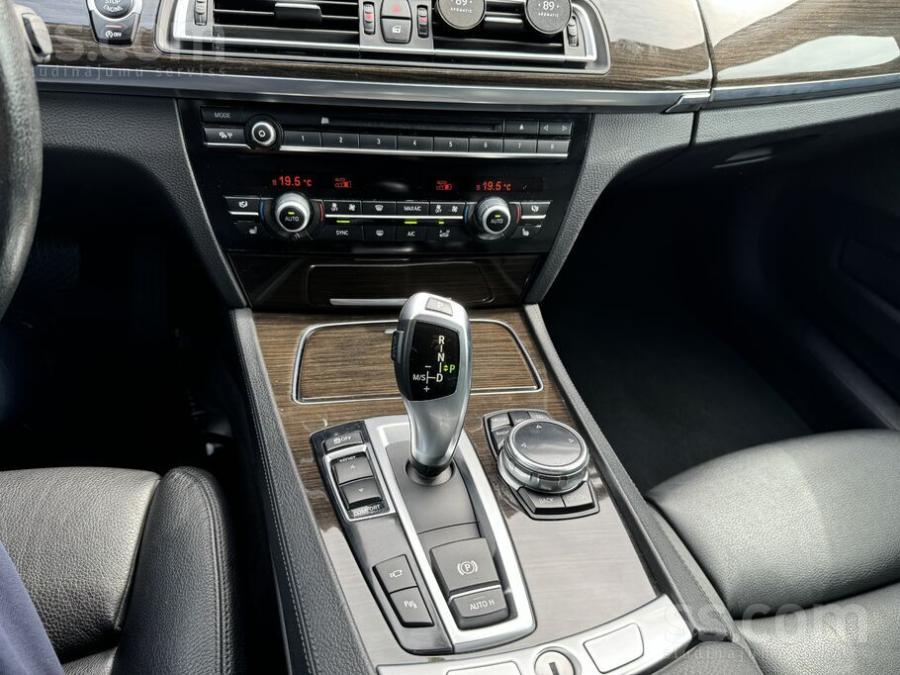Zils BMW 730 2014 Liepāja, ar dzinēja tilpumu 3.00 L un nobraukumu 225 tūkst. km par 14999 €, foto 17 vietnē AUTOMOTO.COM.LV