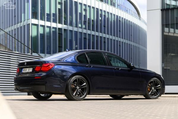 Blue BMW 730 2015 in Vilnius, with an engine capacity of 3.00 L and mileage of 293 thousand km for 19000 €, photo 5 on AUTOMOTO.COM.LV