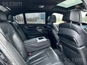 Zils BMW 730 2015 Rīga, ar dzinēja tilpumu 3.00 L un nobraukumu 270 tūkst. km par 22000 €, foto 10 vietnē AUTOMOTO.COM.LV
