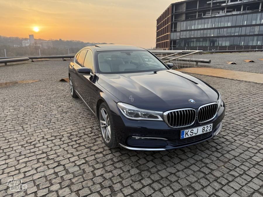 Blue BMW 730 2016 in Kaunas, with an engine capacity of 3.00 L and mileage of 247 thousand km for 21499 €, photo 3 on AUTOMOTO.COM.LV