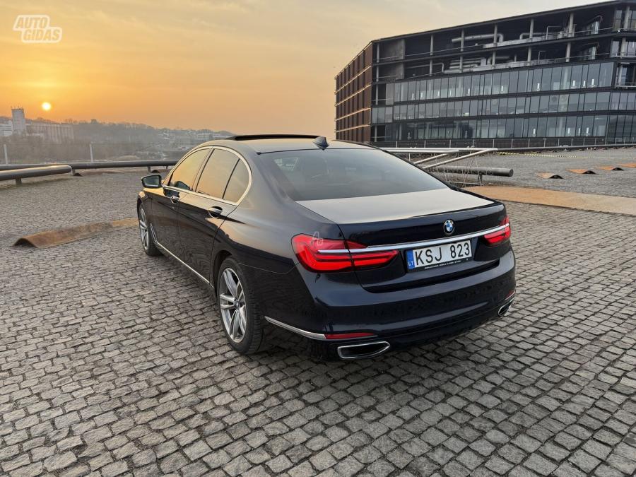 Blue BMW 730 2016 in Kaunas, with an engine capacity of 3.00 L and mileage of 247 thousand km for 21499 €, photo 6 on AUTOMOTO.COM.LV