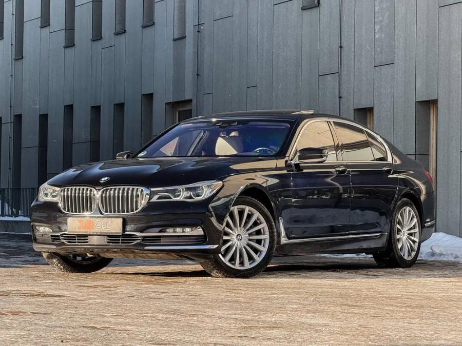 Blue BMW 730 2016 in Riga, with an engine capacity of 3.00 L and mileage of 200 thousand km for 12500 €, photo 3 on AUTOMOTO.COM.LV