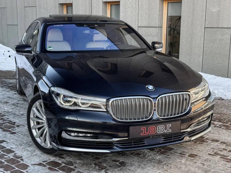 Blue BMW 730 2016 in Riga, with an engine capacity of 3.00 L and mileage of 200 thousand km for 12500 €, photo 6 on AUTOMOTO.COM.LV