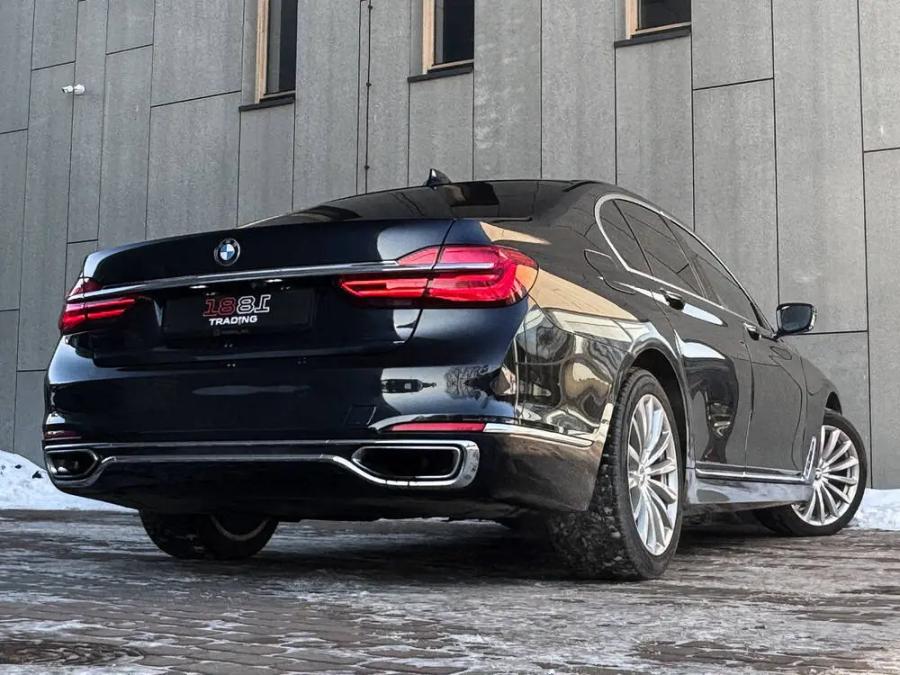 Blue BMW 730 2016 in Riga, with an engine capacity of 3.00 L and mileage of 200 thousand km for 12500 €, photo 8 on AUTOMOTO.COM.LV