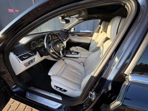 Blue BMW 730 2016 in Riga, with an engine capacity of 3.00 L and mileage of 200 thousand km for 12500 €, photo 14 on AUTOMOTO.COM.LV