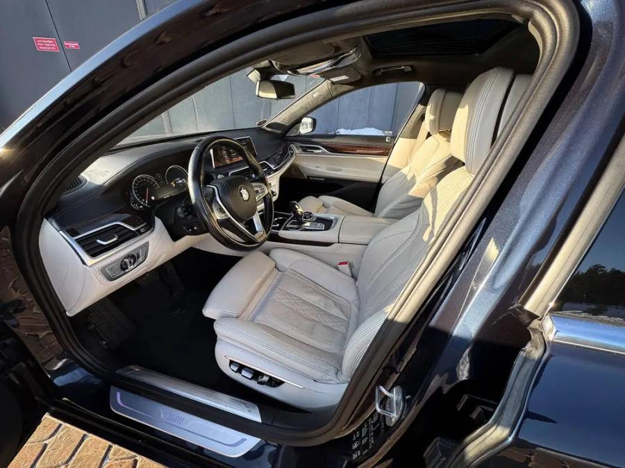 Blue BMW 730 2016 in Riga, with an engine capacity of 3.00 L and mileage of 200 thousand km for 12500 €, photo 14 on AUTOMOTO.COM.LV