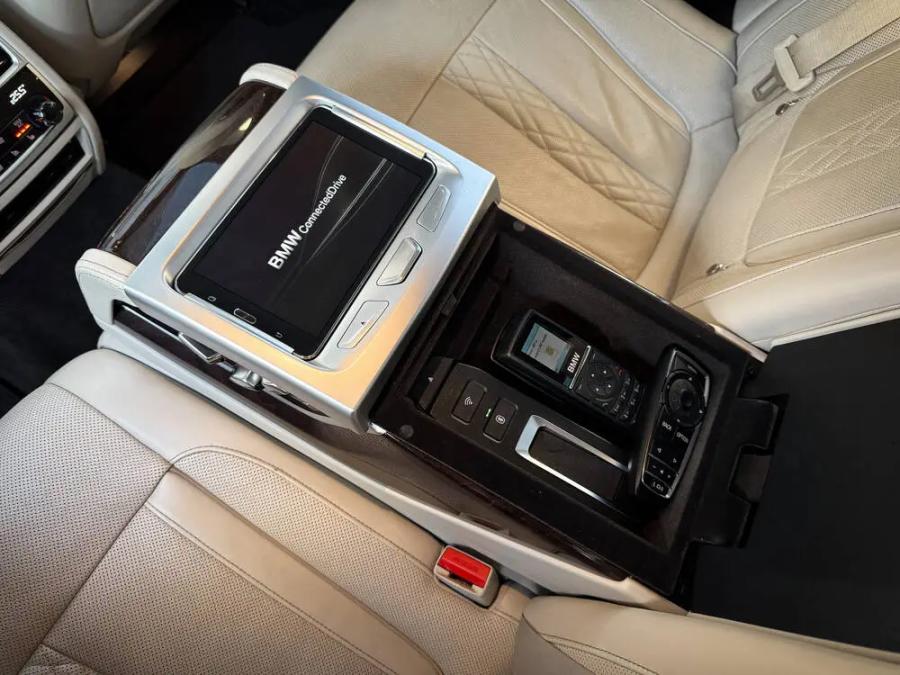 Blue BMW 730 2016 in Riga, with an engine capacity of 3.00 L and mileage of 200 thousand km for 12500 €, photo 20 on AUTOMOTO.COM.LV