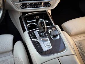 Blue BMW 730 2016 in Riga, with an engine capacity of 3.00 L and mileage of 200 thousand km for 12500 €, photo 21 on AUTOMOTO.COM.LV