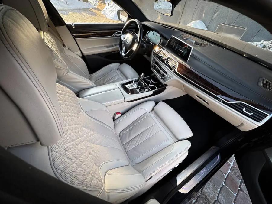 Blue BMW 730 2016 in Riga, with an engine capacity of 3.00 L and mileage of 200 thousand km for 12500 €, photo 22 on AUTOMOTO.COM.LV