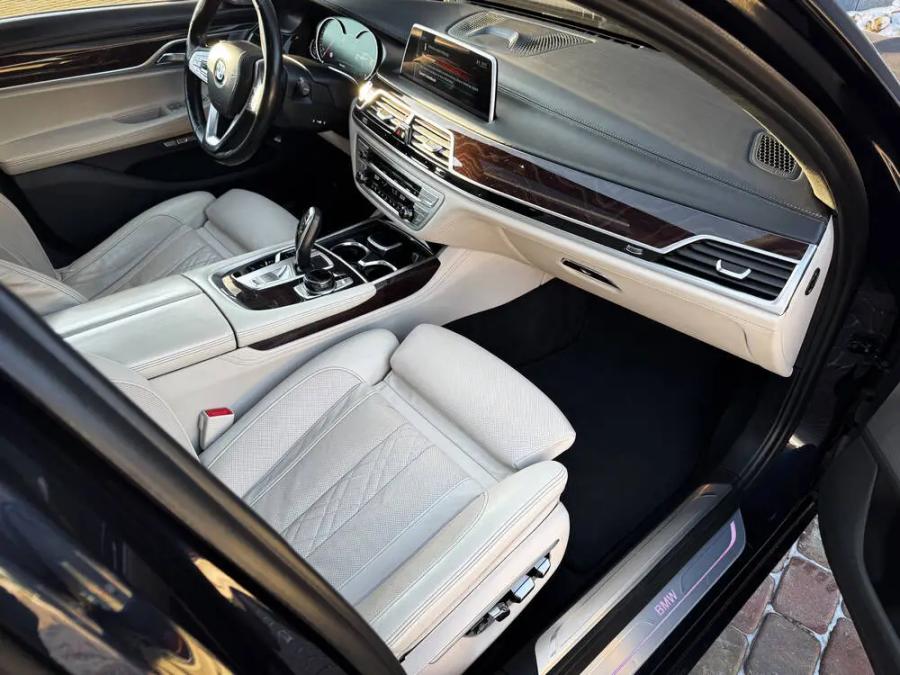 Blue BMW 730 2016 in Riga, with an engine capacity of 3.00 L and mileage of 200 thousand km for 12500 €, photo 24 on AUTOMOTO.COM.LV