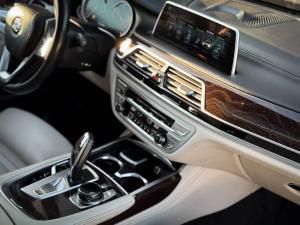 Blue BMW 730 2016 in Riga, with an engine capacity of 3.00 L and mileage of 200 thousand km for 12500 €, photo 25 on AUTOMOTO.COM.LV