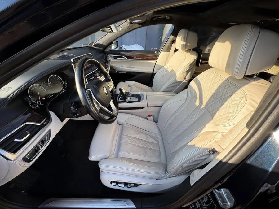 Blue BMW 730 2016 in Riga, with an engine capacity of 3.00 L and mileage of 200 thousand km for 12500 €, photo 34 on AUTOMOTO.COM.LV