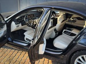 Blue BMW 730 2016 in Riga, with an engine capacity of 3.00 L and mileage of 200 thousand km for 12500 €, photo 41 on AUTOMOTO.COM.LV