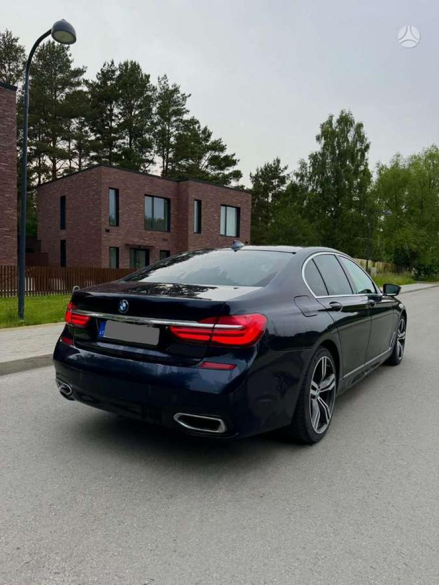 Blue BMW 730 2016 in Klaipeda, with an engine capacity of 2.99 L and mileage of 320 thousand km for 21300 €, photo 5 on AUTOMOTO.COM.LV