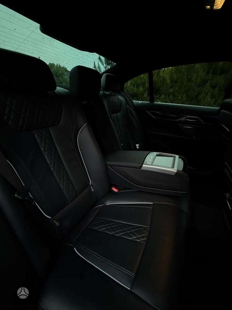 Blue BMW 730 2016 in Klaipeda, with an engine capacity of 2.99 L and mileage of 320 thousand km for 21300 €, photo 10 on AUTOMOTO.COM.LV
