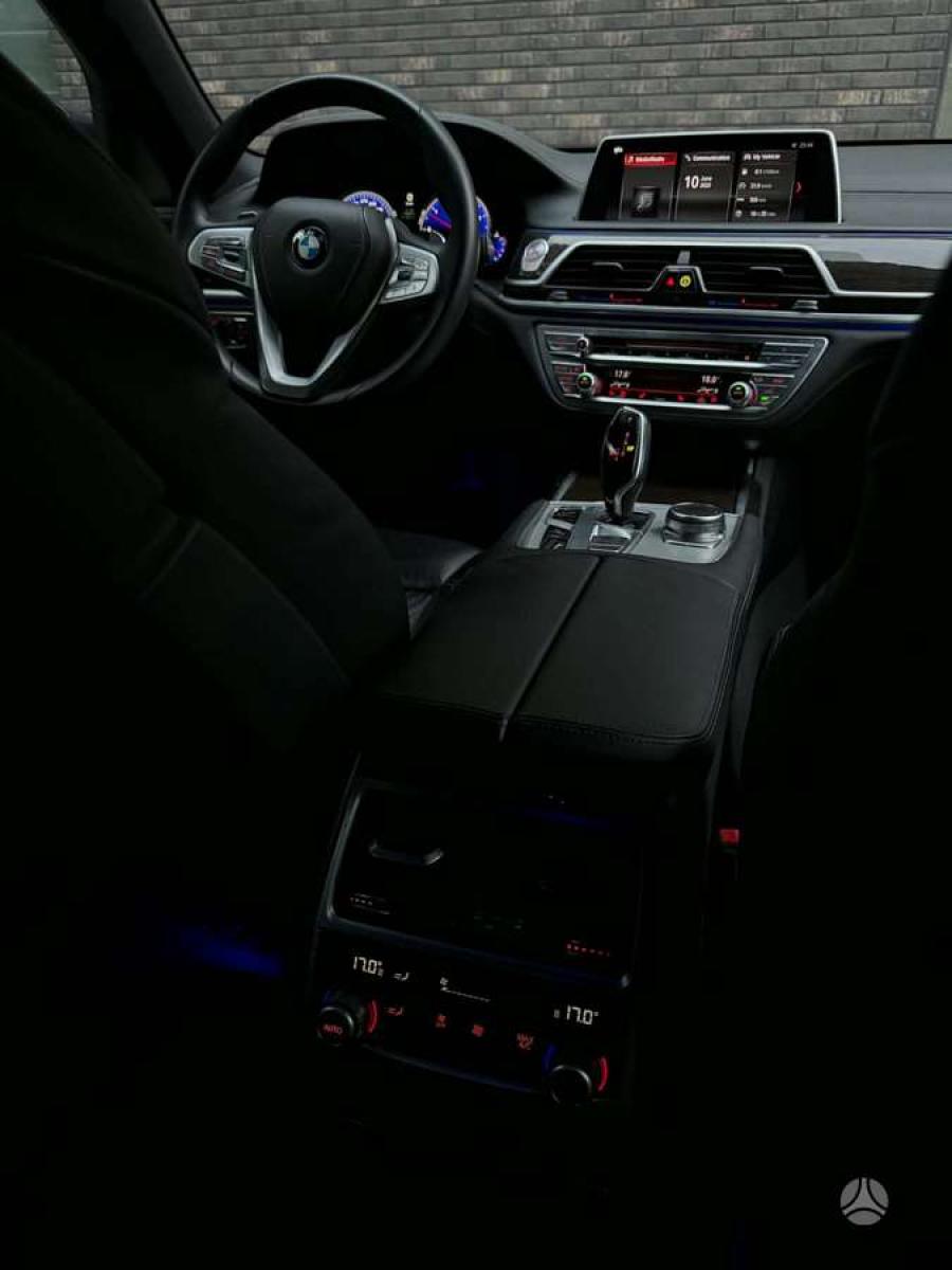 Blue BMW 730 2016 in Klaipeda, with an engine capacity of 2.99 L and mileage of 320 thousand km for 21300 €, photo 12 on AUTOMOTO.COM.LV