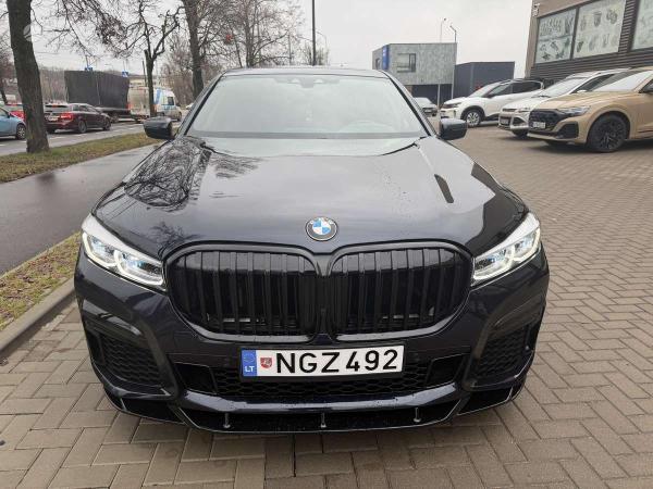 Blue BMW 730 2017 in Vilnius, with an engine capacity of 2.99 L and mileage of 199 thousand km for 29999 €, photo 5 on AUTOMOTO.COM.LV