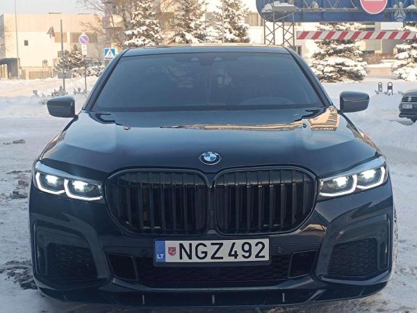 Blue BMW 730 2017 in Vilnius, with an engine capacity of 2.99 L and mileage of 200 thousand km for 29999 €, photo 5 on AUTOMOTO.COM.LV