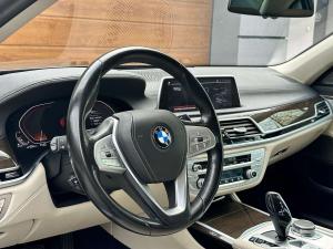 Blue BMW 730 2020 in Kaunas, with an engine capacity of 2.99 L and mileage of 246 thousand km for 45899 €, photo 11 on AUTOMOTO.COM.LV