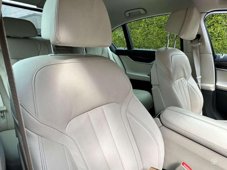 Blue BMW 730 2020 in Kaunas, with an engine capacity of 2.99 L and mileage of 246 thousand km for 45899 €, photo 12 on AUTOMOTO.COM.LV