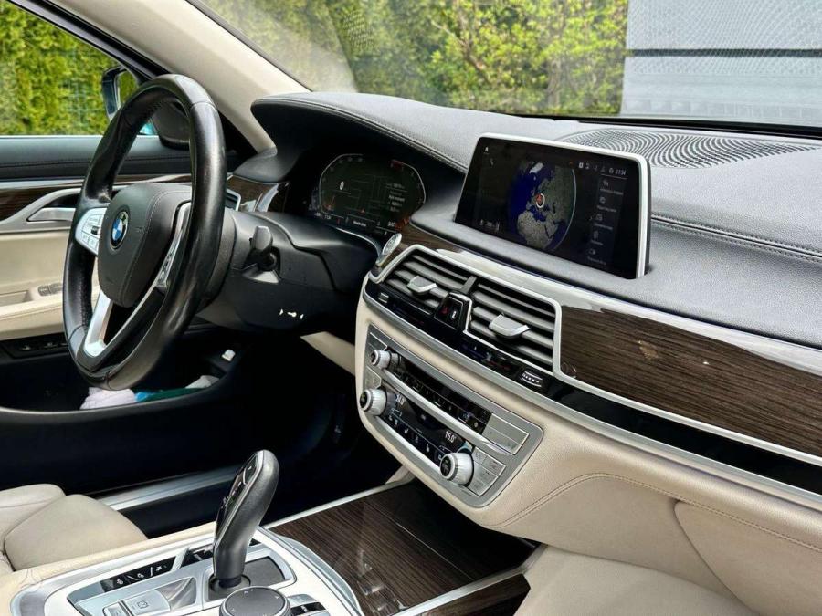 Blue BMW 730 2020 in Kaunas, with an engine capacity of 2.99 L and mileage of 246 thousand km for 45899 €, photo 15 on AUTOMOTO.COM.LV