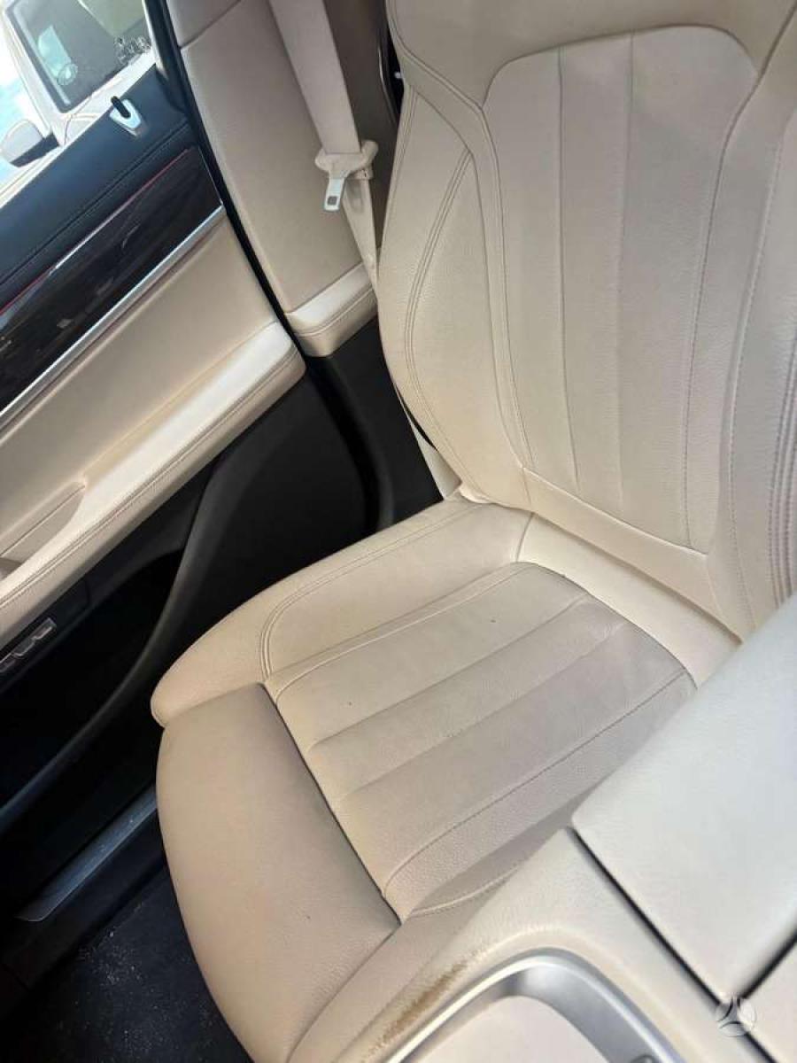 Blue BMW 730 2020 in Kaunas, with an engine capacity of 2.99 L and mileage of 246 thousand km for 45899 €, photo 26 on AUTOMOTO.COM.LV