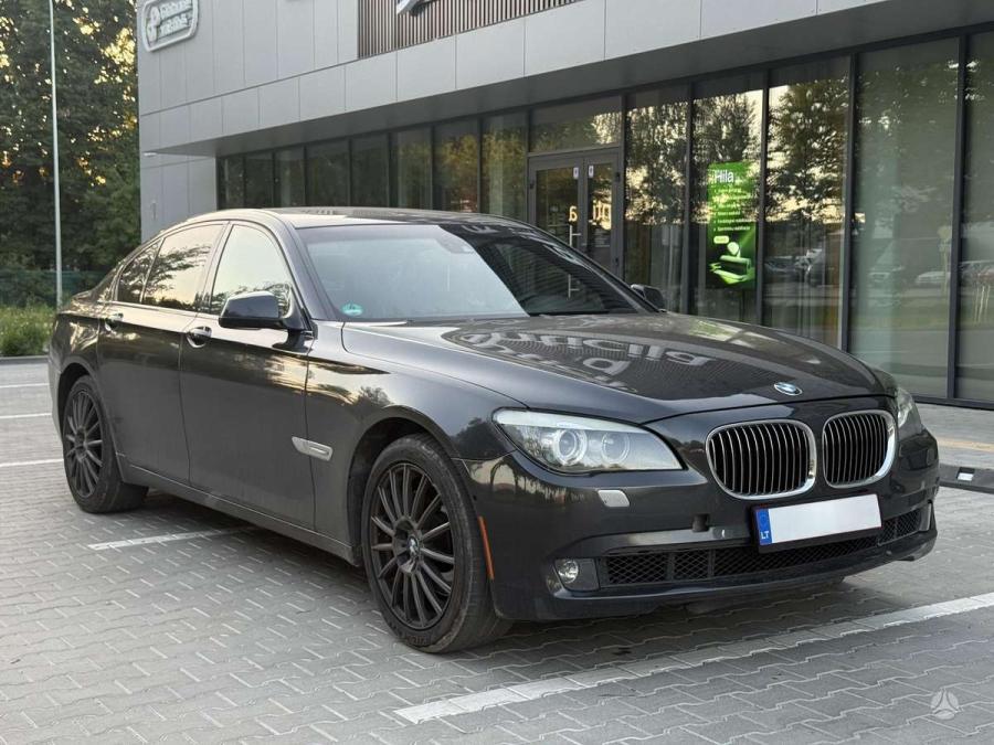 Brown BMW 730 2011 in Vilnius, with an engine capacity of 2.99 L and mileage of 364 thousand km for 5900 €, photo 1 on AUTOMOTO.COM.LV