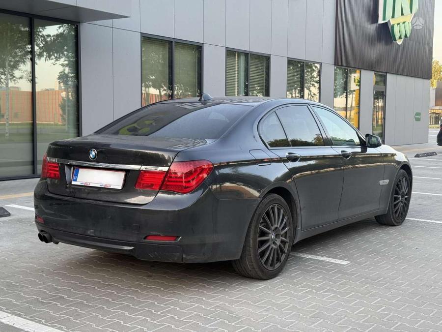 Brown BMW 730 2011 in Vilnius, with an engine capacity of 2.99 L and mileage of 364 thousand km for 5900 €, photo 4 on AUTOMOTO.COM.LV