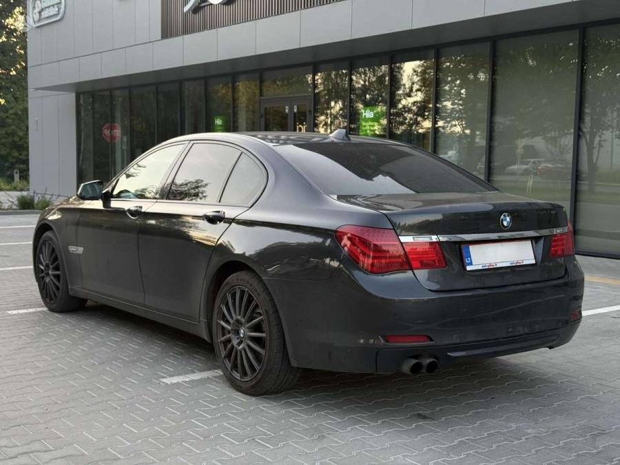 Brown BMW 730 2011 in Vilnius, with an engine capacity of 2.99 L and mileage of 364 thousand km for 5900 €, photo 7 on AUTOMOTO.COM.LV