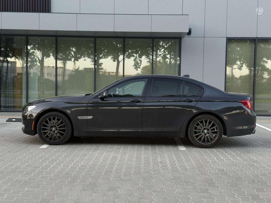 Brown BMW 730 2011 in Vilnius, with an engine capacity of 2.99 L and mileage of 364 thousand km for 5900 €, photo 8 on AUTOMOTO.COM.LV